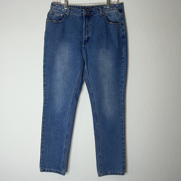 PrettyLittleThing | Jeans | Pretty Little Thing Blue Kourtney Jeans ...